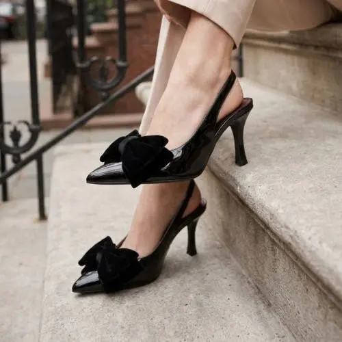 KNEETOES Peyton Bow Accent Heel