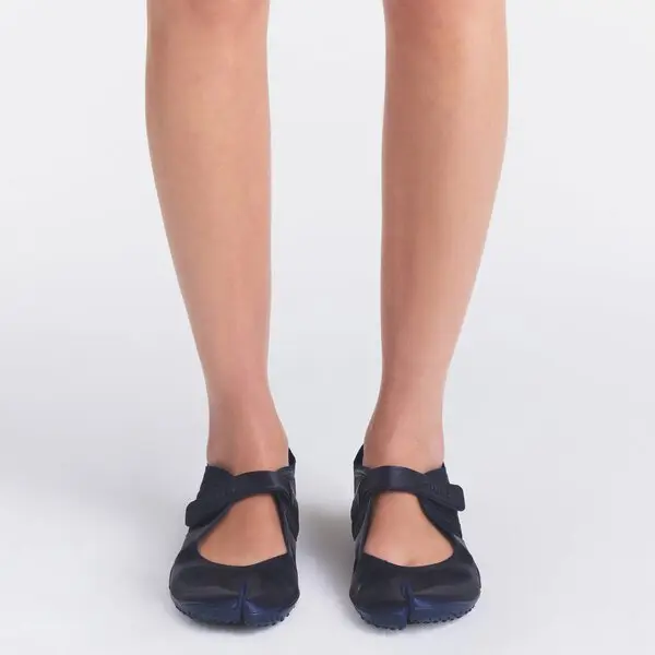 SKIMS Rift Satin | Blue | | Nike Footwear - Navy