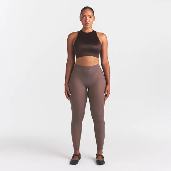 SKIMS V Panel 28" Legging | Deep Neutral | | Nike Weightless Layers
