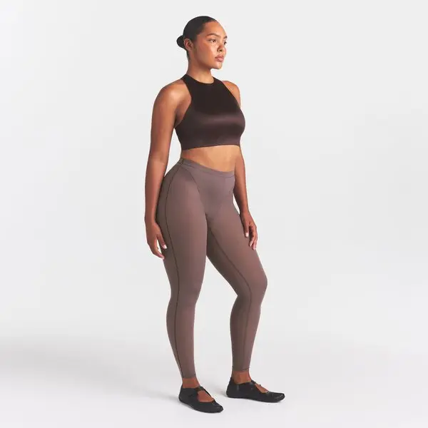 SKIMS V Panel 28" Legging | Deep Neutral | | Nike Weightless Layers