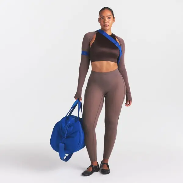 SKIMS V Panel 28" Legging | Deep Neutral | | Nike Weightless Layers