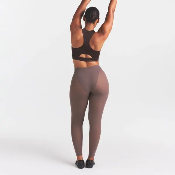 SKIMS V Panel 28" Legging | Deep Neutral | | Nike Weightless Layers