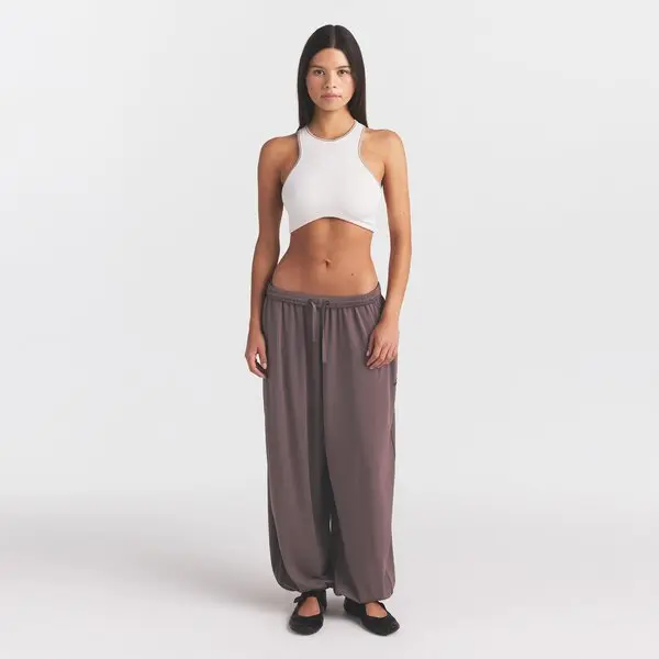 SKIMS Racer Front Bra | White | | Nike Ribbed Seamless
