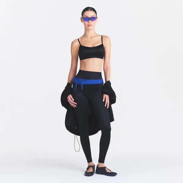 SKIMS Bonded Waist 29" Legging | Black | | Nike Satin Shine - Obsidian