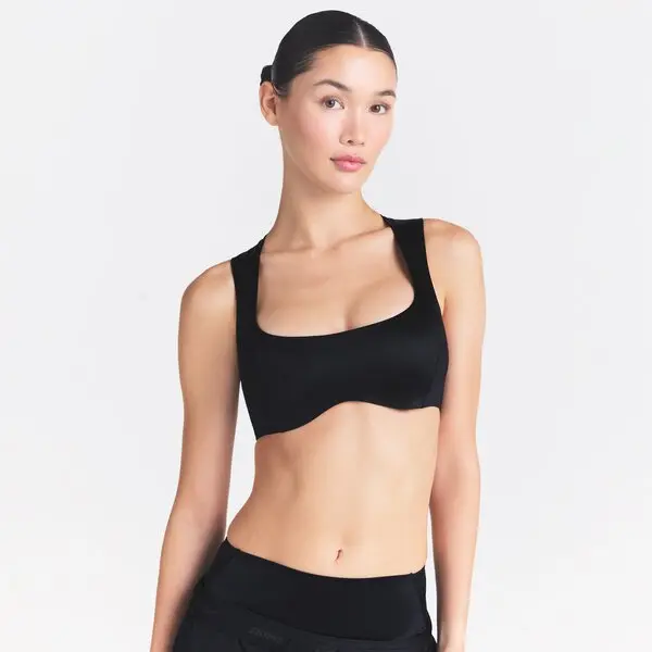 SKIMS Wide Scoop Bra | Black | | Nike Satin Shine - Obsidian
