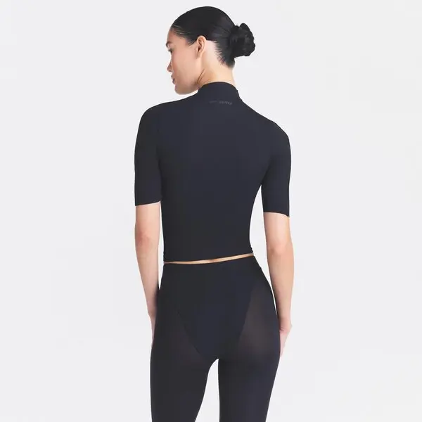 SKIMS V Panel 28" Legging | Black | | Nike Weightless Layers