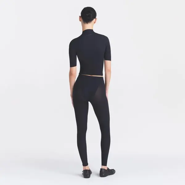SKIMS V Panel 28" Legging | Black | | Nike Weightless Layers