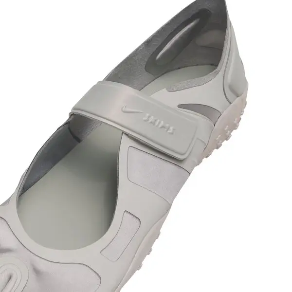 SKIMS Rift Satin | Grey | | Nike Footwear