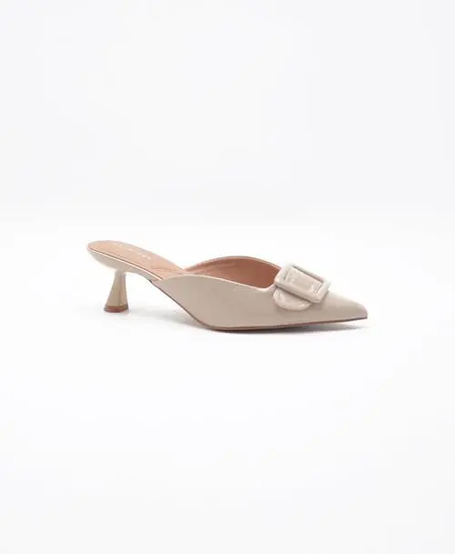 KNEETOES Waverly Mules - Beige