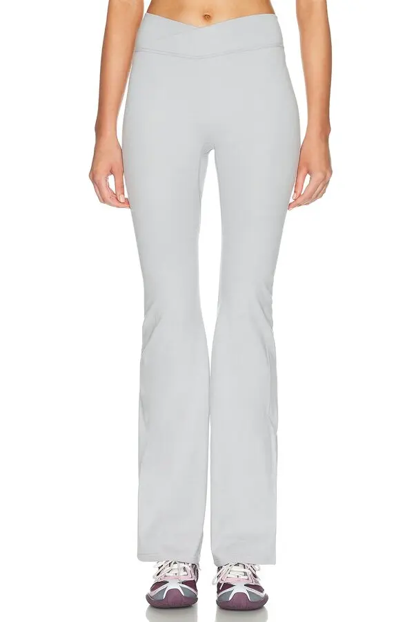 437 The V Flare In Grey