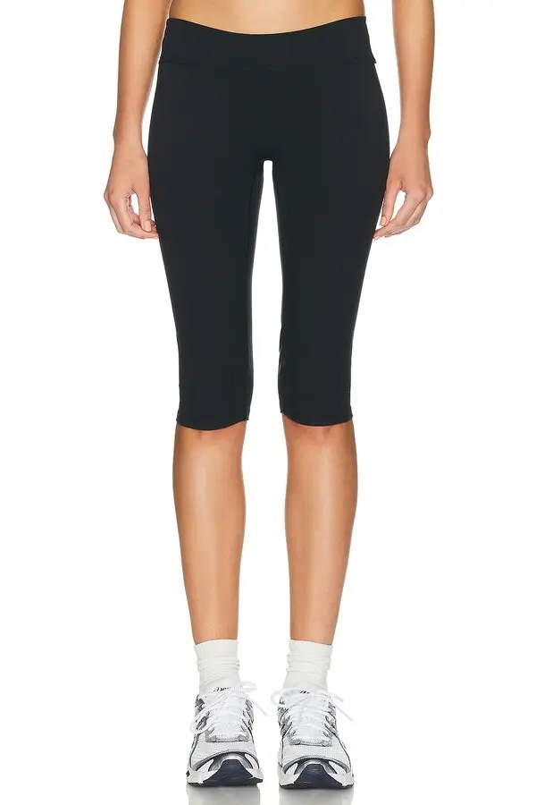 437 The Micro Capri Legging In Red - Black