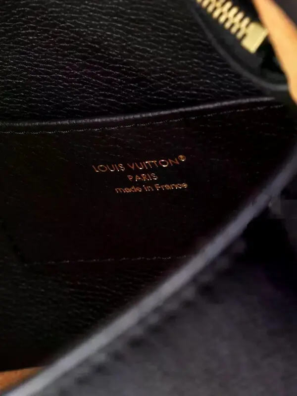 LOUIS VUITTON Capucines Souple Bag Leather Mm Shoulder Bag