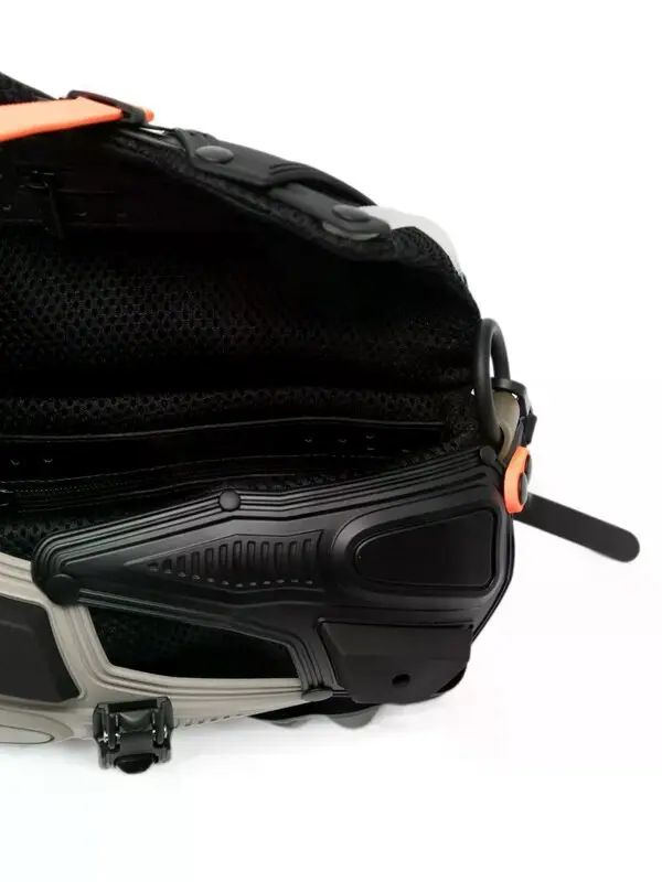 INNERRAUM Sculptural-panelled Messenger Bag