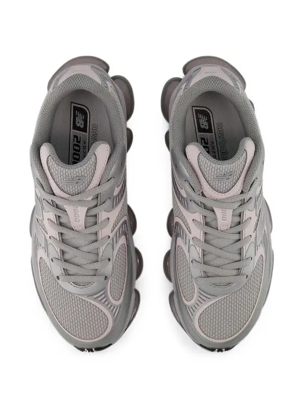 NEW BALANCE 2000 Sneakers