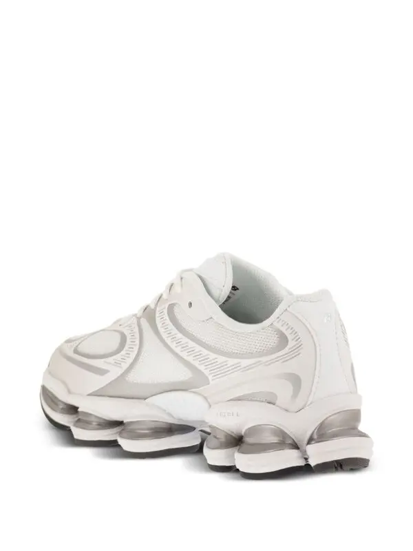 NEW BALANCE 2000 Sneakers