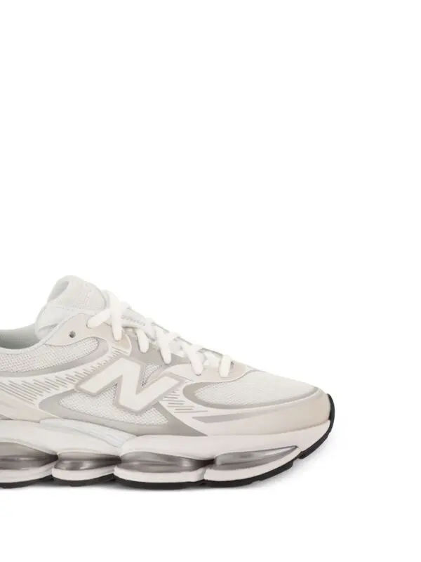 NEW BALANCE 2000 Sneakers