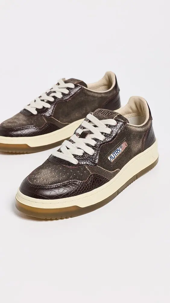 AUTRY Medalist Low Suede Sneakers