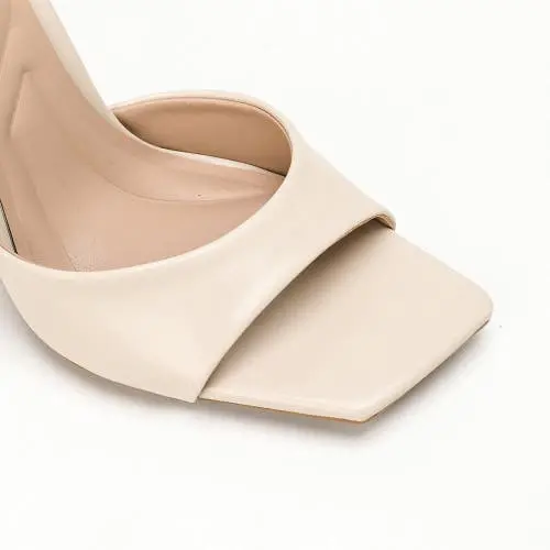 KNEETOES Casey Heels