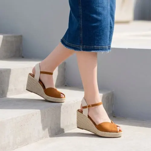 KNEETOES Mariselle Wedges - Brown