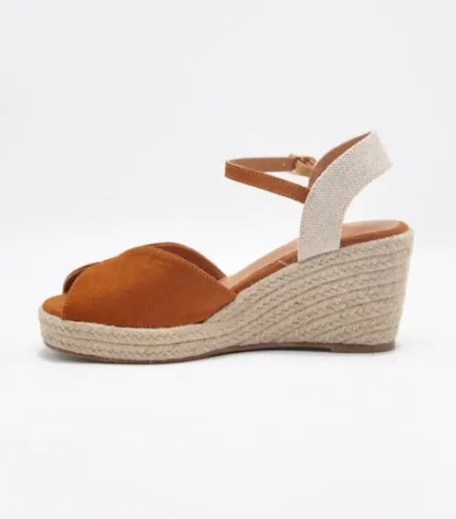 KNEETOES Mariselle Wedges - Brown
