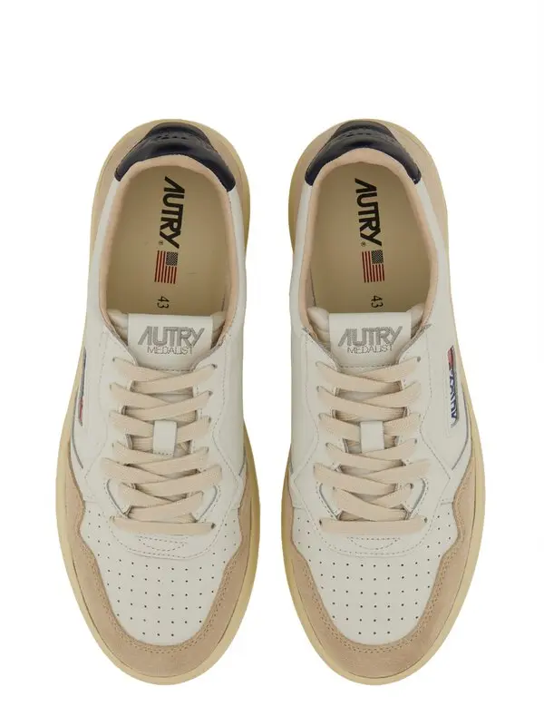 AUTRY Medalist Low Top Sneakers - White