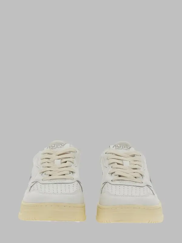 AUTRY Medalist Low Top Sneakers - White