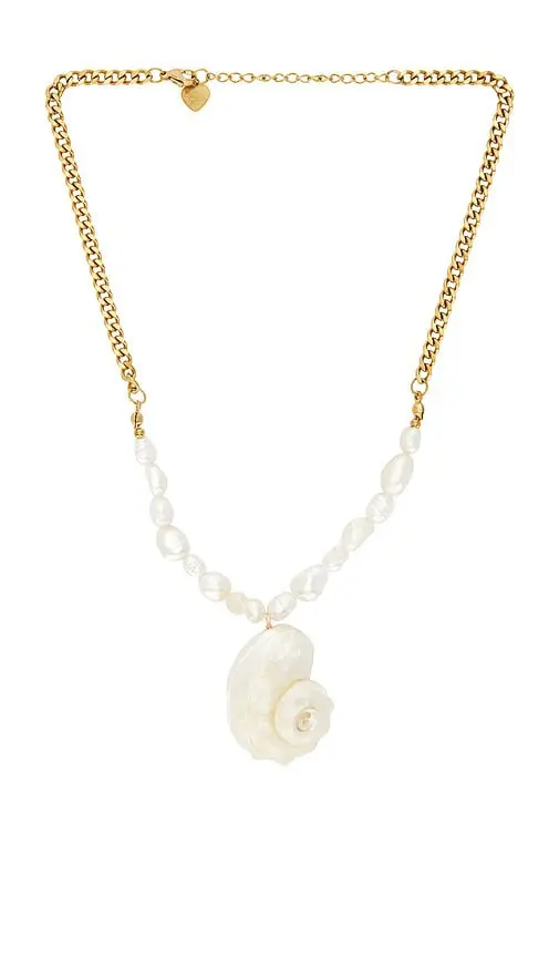 LOVERS AND FRIENDS Eden Shell Necklace In Metallic Gold