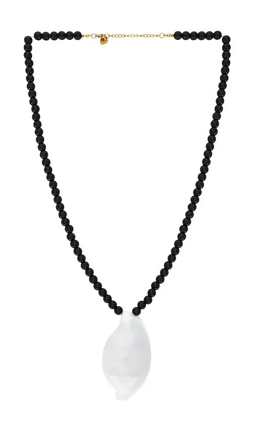 LOVERS AND FRIENDS Hayden Shell Necklace In Black