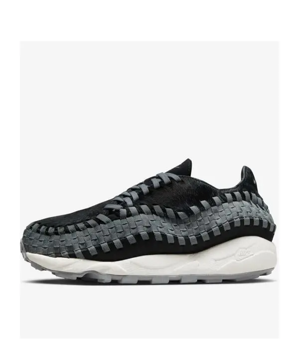 Nike Logo Detailed Lace-up Sneakers