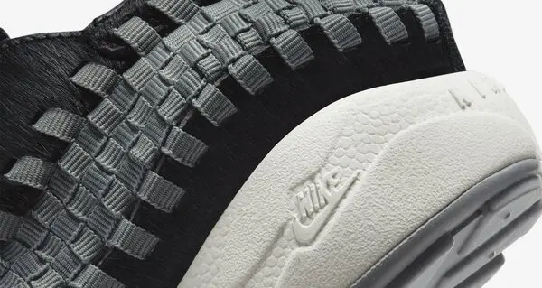 Nike Logo Detailed Lace-up Sneakers