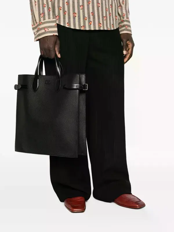 Valentino Garavani Antibes Medium Tote Bag In Grained Leather