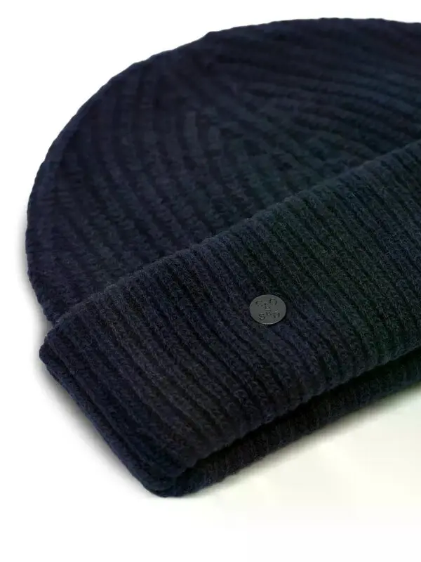 Closed Ribbed Knit Logo Plaque Beanie Hat