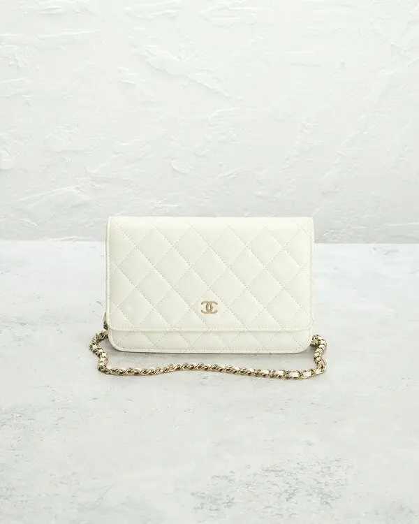 FWRD RENEW Chanel Caviar Classic Wallet On Chain - White
