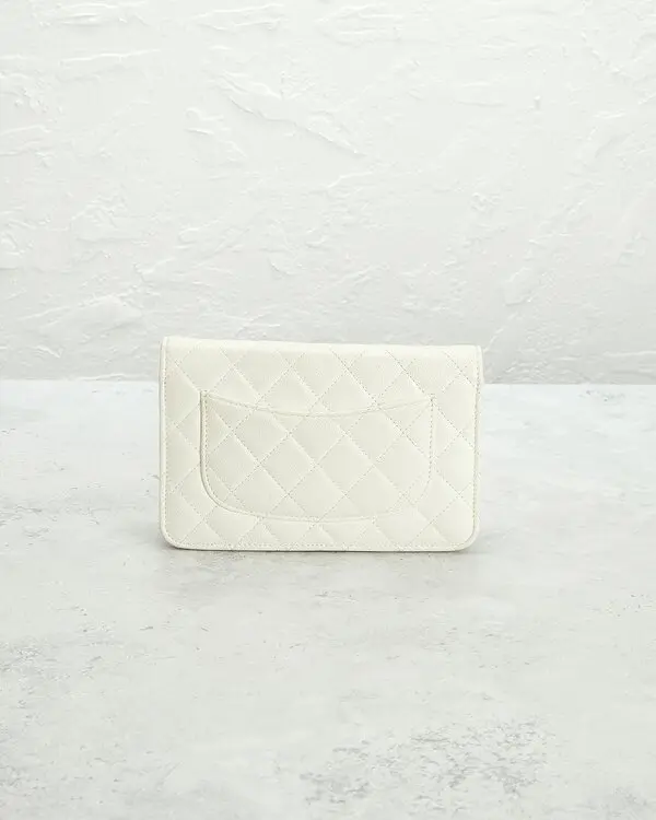 FWRD RENEW Chanel Caviar Classic Wallet On Chain - White
