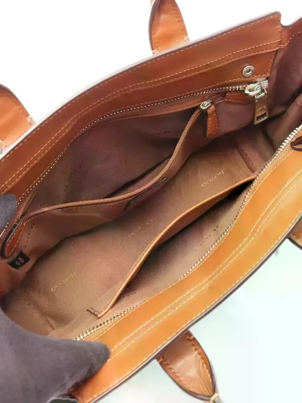 COACH VINTAGE 2010s 27 Swagger Handbag