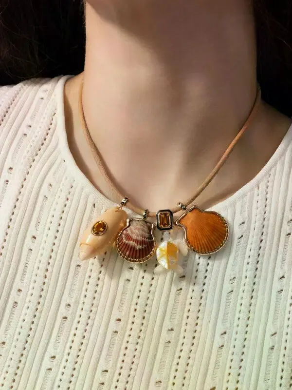 DEZSO Clam Shell Pendant