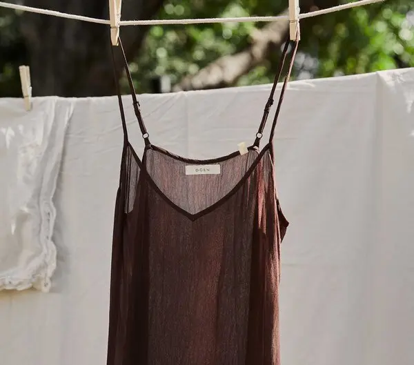 DÔEN Short Deep V-neck Slip