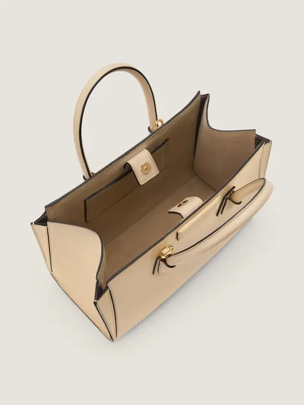 Givenchy Antigona Bag In Shiny Grained Leather
