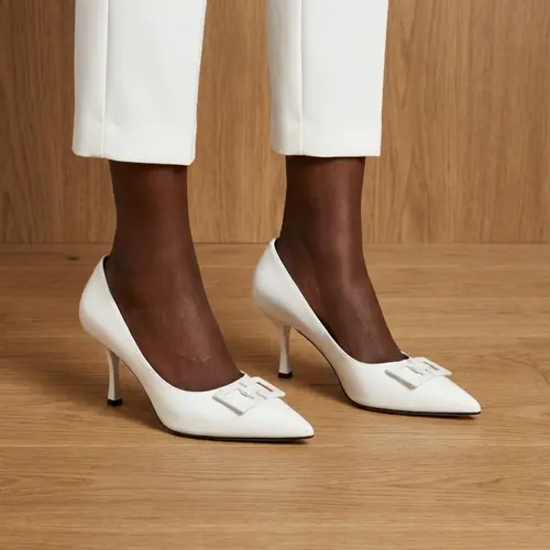 KNEETOES Twylah Pumps