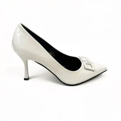 KNEETOES Twylah Pumps
