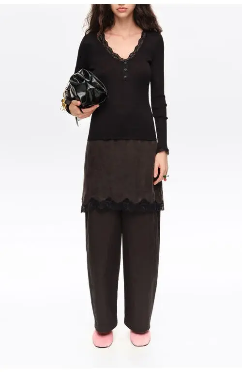 Bimba Y Lola Ribbed V-neck Lace Trim T-shirt