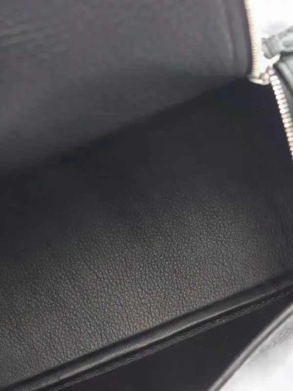 Hermès Mini Lindy Shoulder Bag - Black