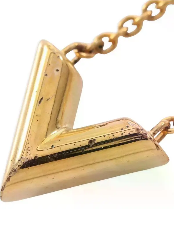 LOUIS VUITTON Essential V Necklace - Gold
