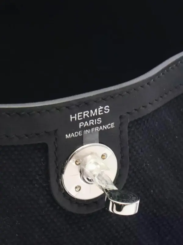 Hermès Mini Lindy 26 Shoulder Bag