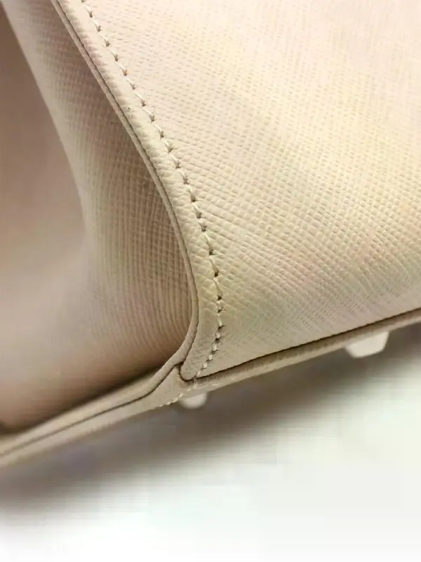 Burberry Textured Leather Tote Bag - Pink