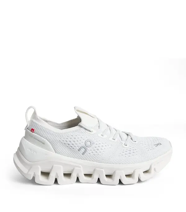 On X Tempo Trainers