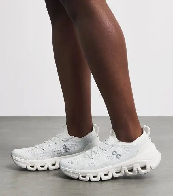 On X Tempo Trainers