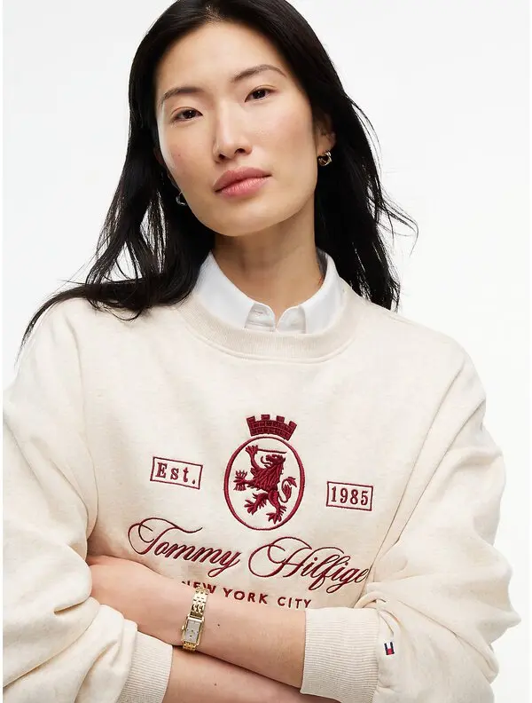Tommy Hilfiger Relaxed Fit Crewneck Sweatshirt With Embroidered Crest Logo