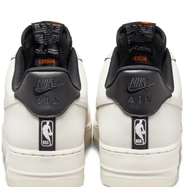 Nike Force 1 '07 Sneakers