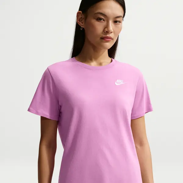 Nike Sportswear Club Essentials T-shirt - Purple